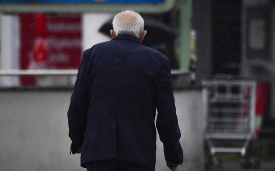 Adulto mayor de 94 años mató a otro de 91 de un bastonazo | 24horas