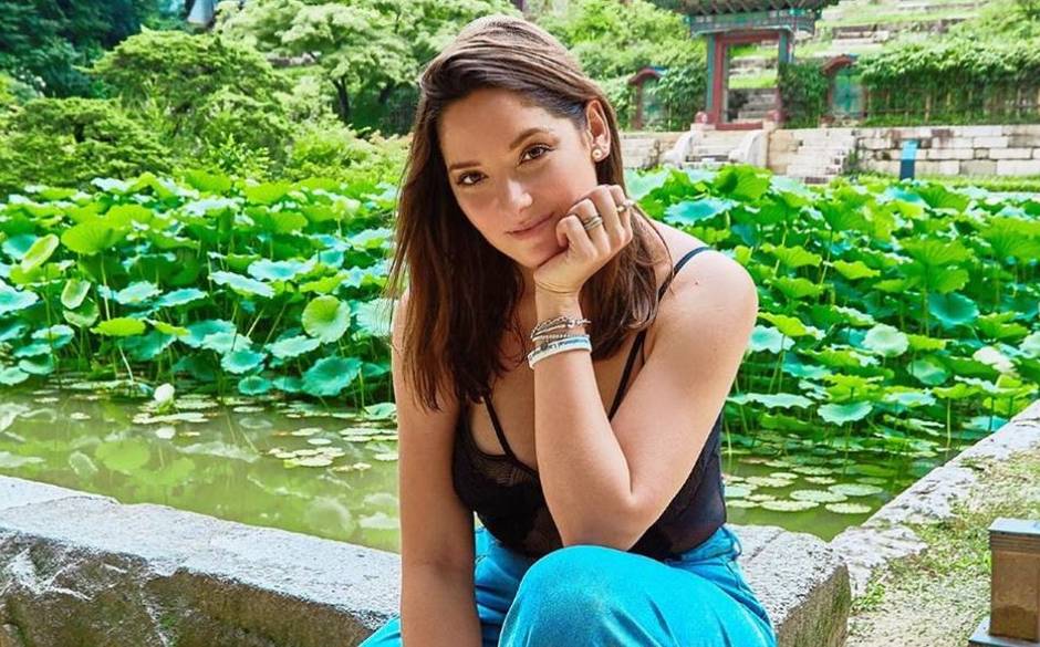 Kel Calderón comparte foto en París en medio de crisis social y se ...